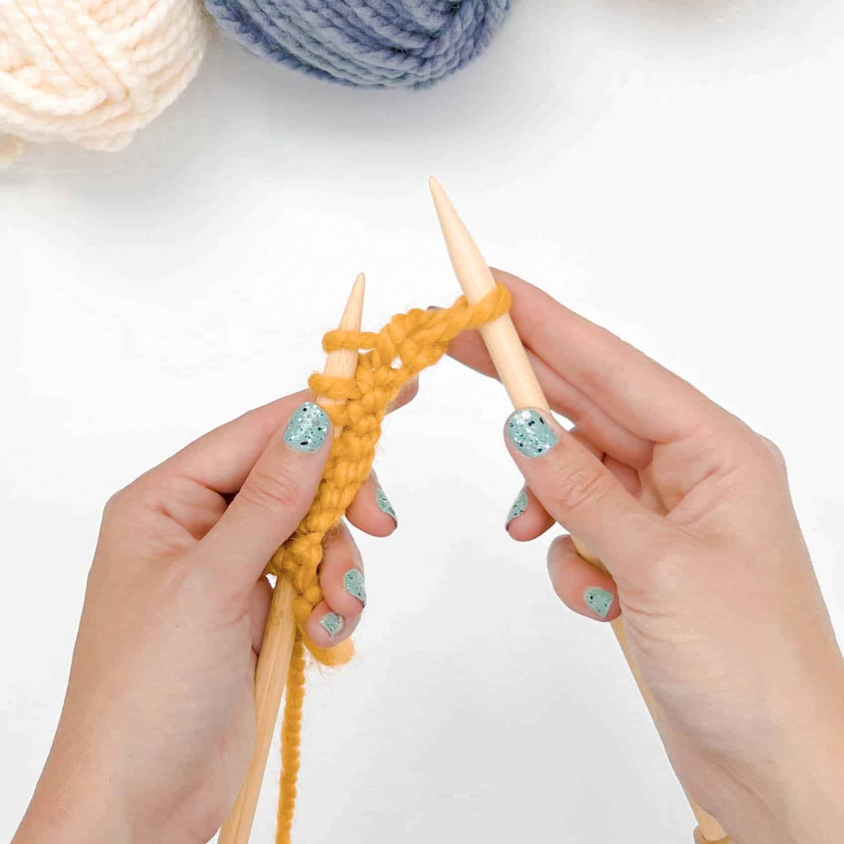 How to Knit Stitch for Beginners [5 Easy Steps]