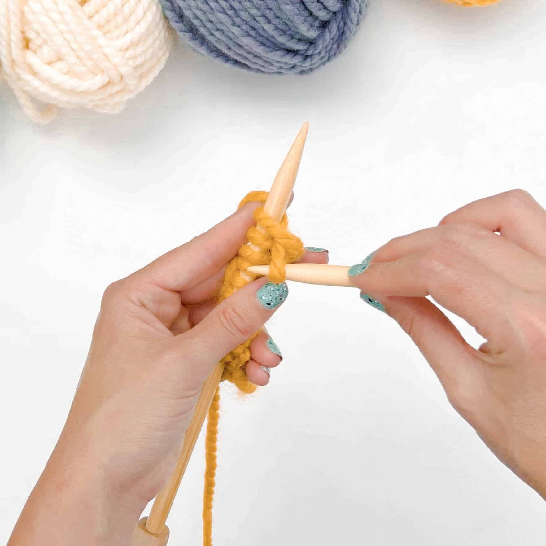 How to Knit Stitch for Beginners [5 Easy Steps]