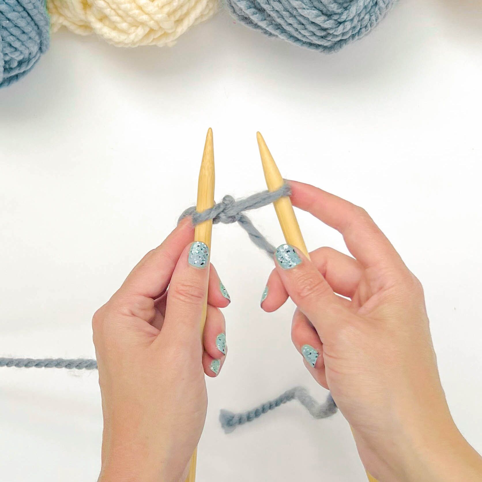 Knitted Cast On for Beginners [5 Easy Steps]