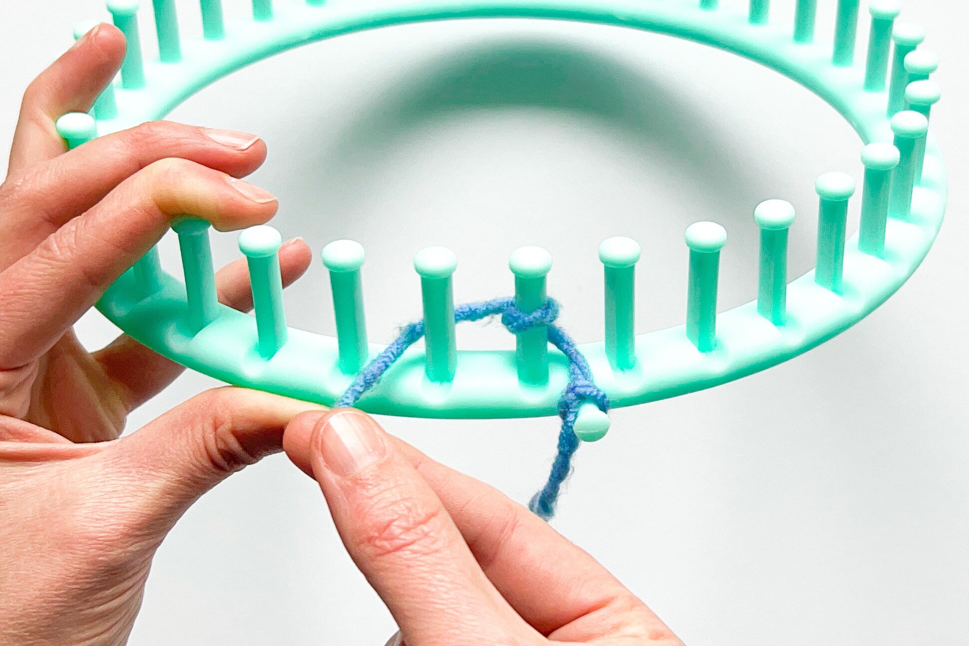 Loom Knitting Tutorial: The E-Wrap Cast On in 3 Easy Steps!