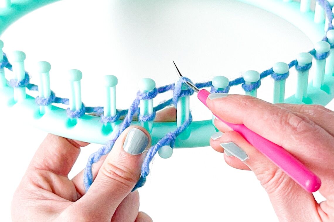 Loom Knitting: Stretchy E-Wrap Knit Stitch in 2 Easy Steps!