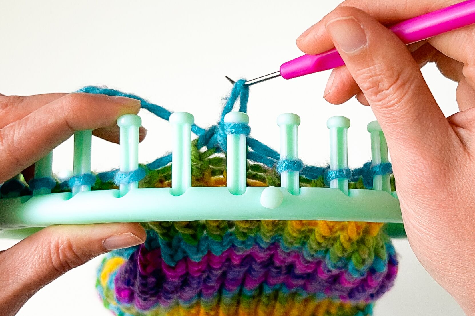 Loom Knitting: Stretchy E-Wrap Knit Stitch in 2 Easy Steps!
